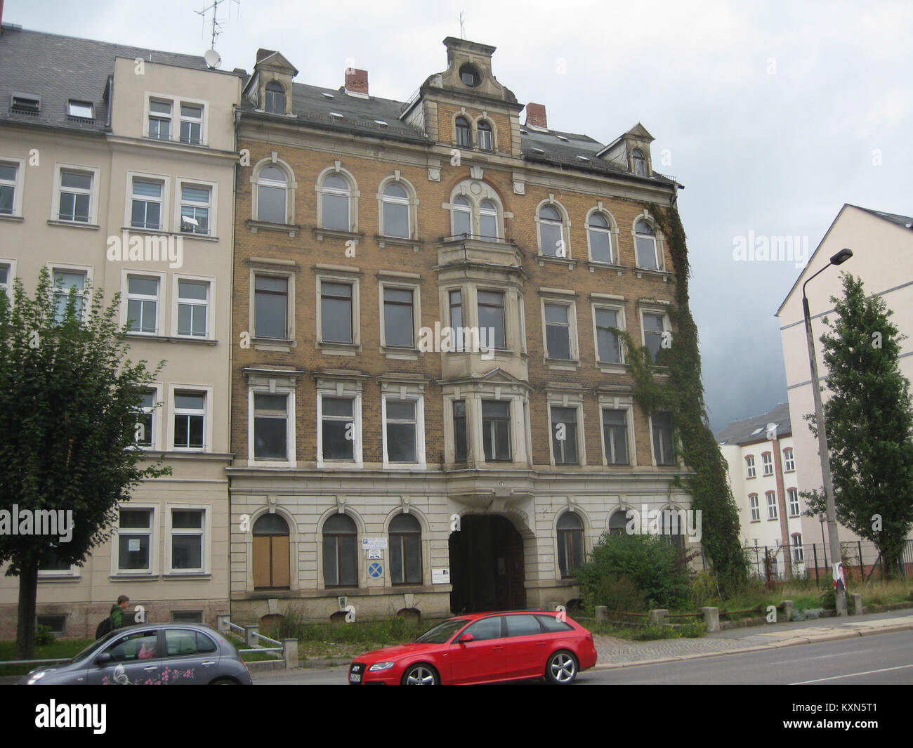 This image depicts the building located at August-Bebel-Straße 7, a ...