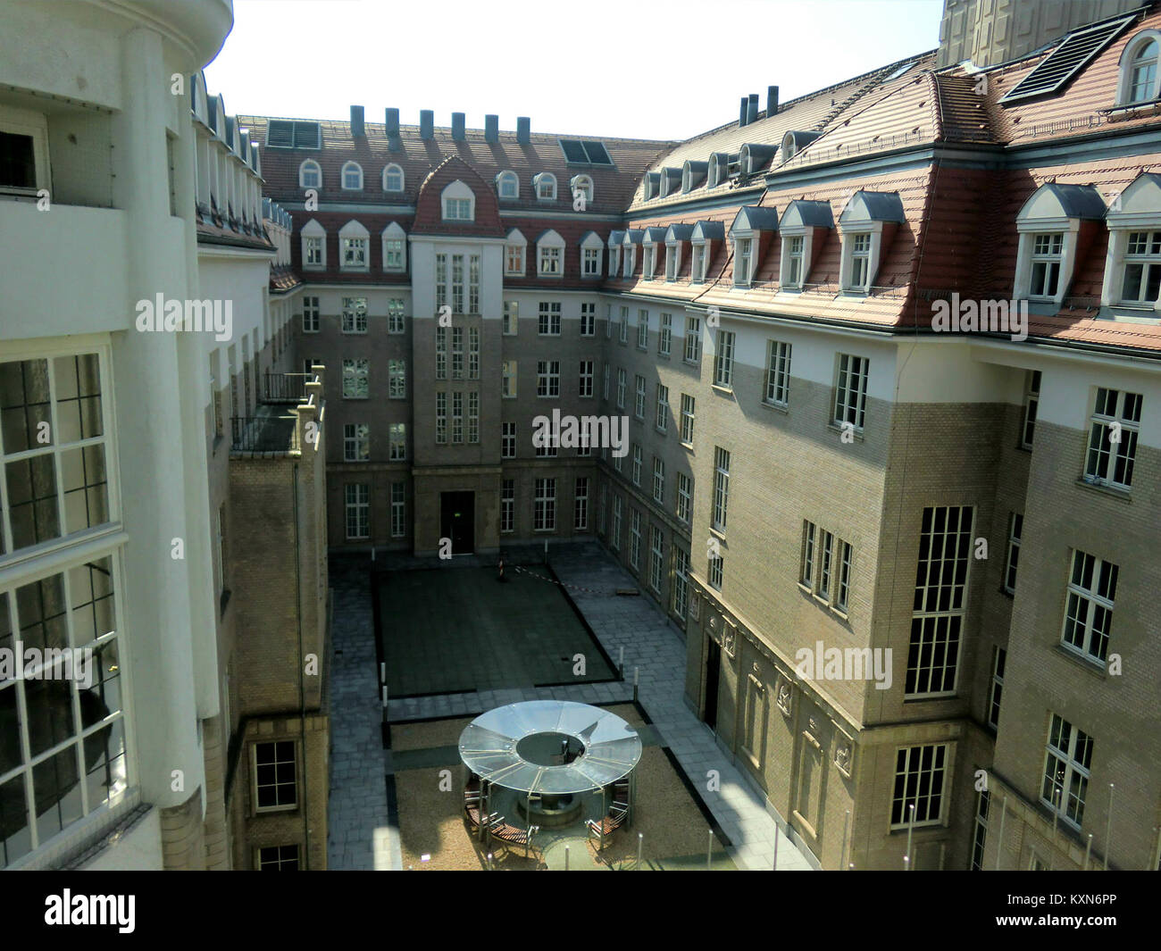 The AOK Verwaltungsgebäude in Dresden, Germany, features an ...