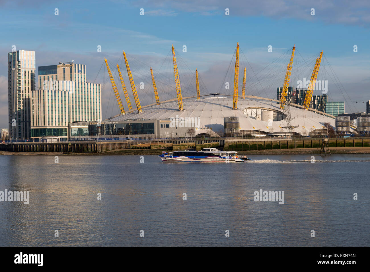 Thames river bus hi-res stock photography and images - Alamy