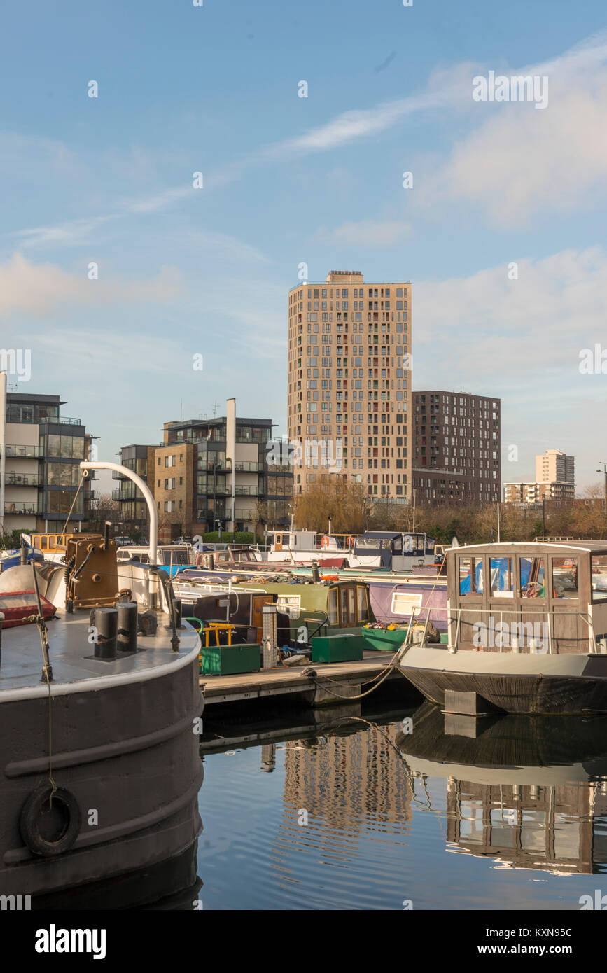 London Marina Mooring High Resolution Stock Photography and Images - Alamy
