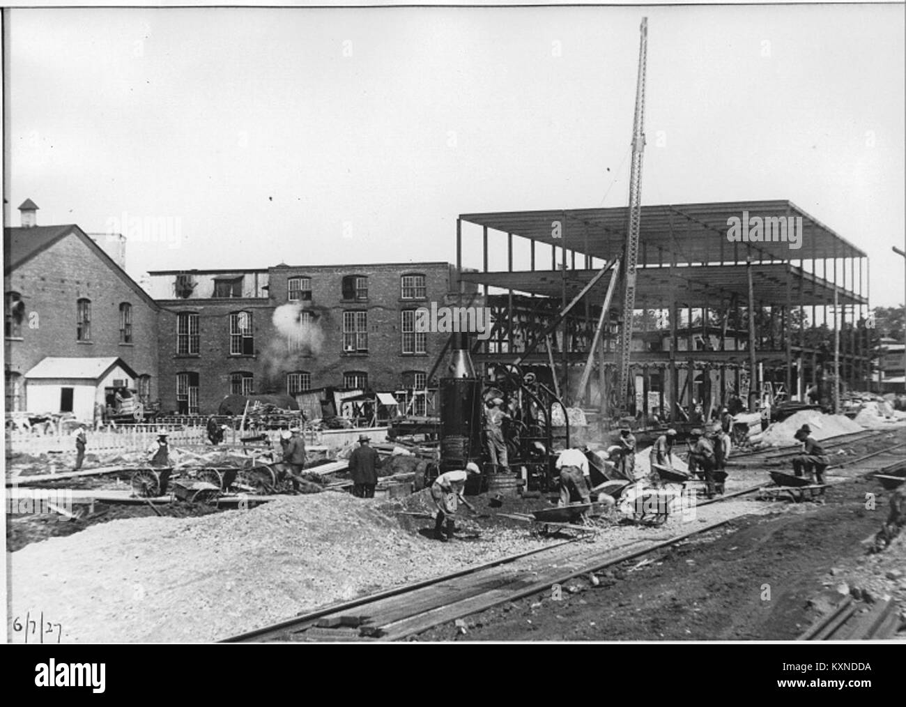 Textile factory workers 1927 hi-res stock photography and images - Alamy