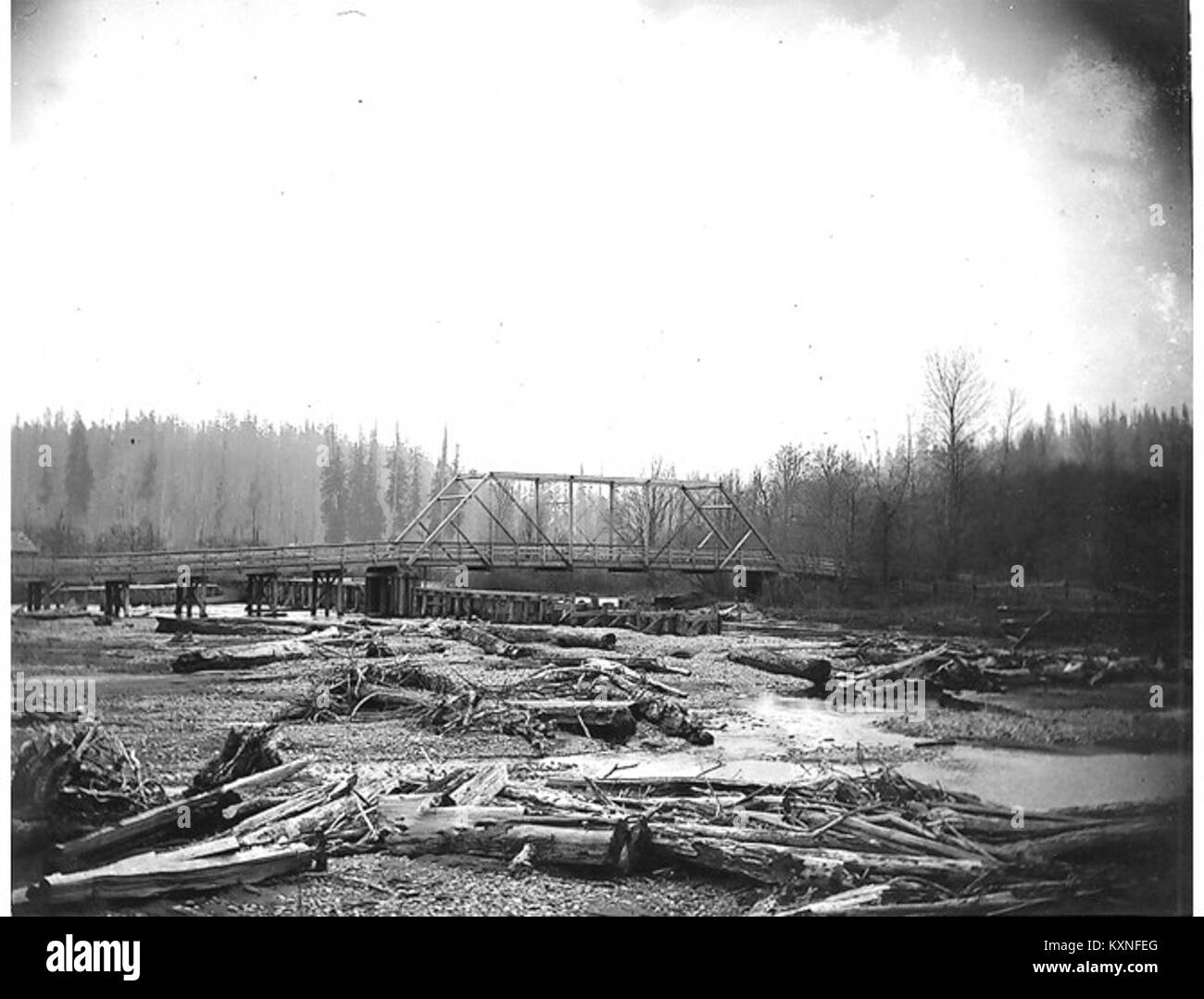 Cedar river bridge hi-res stock photography and images - Alamy