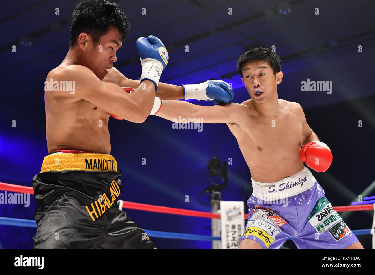 Kanagawa, Japan. 30th Dec, 2017. (L-R) Eduardo Mancito (PHI), Satoshi ...