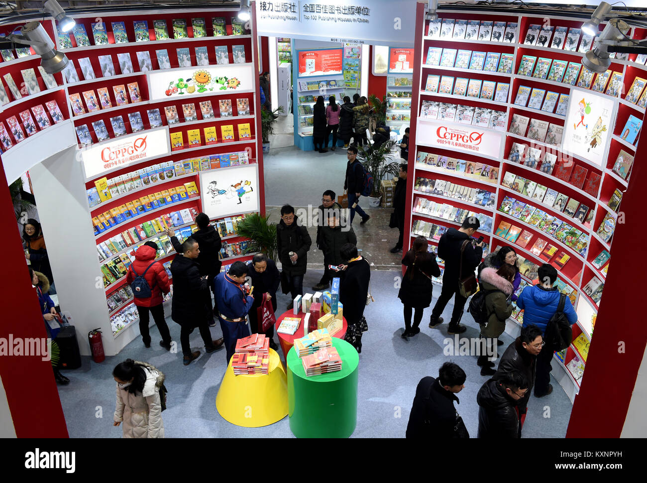 Beijing, China. 11th Jan, 2018. People read books at 2018 Beijing Book ...