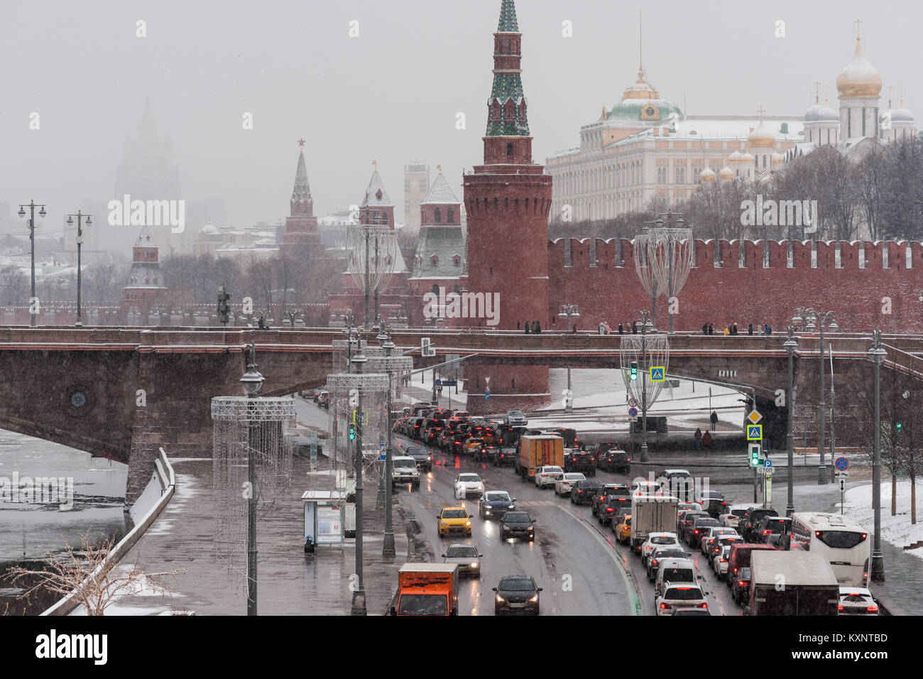 Snowless cityscape hi-res stock photography and images - Alamy