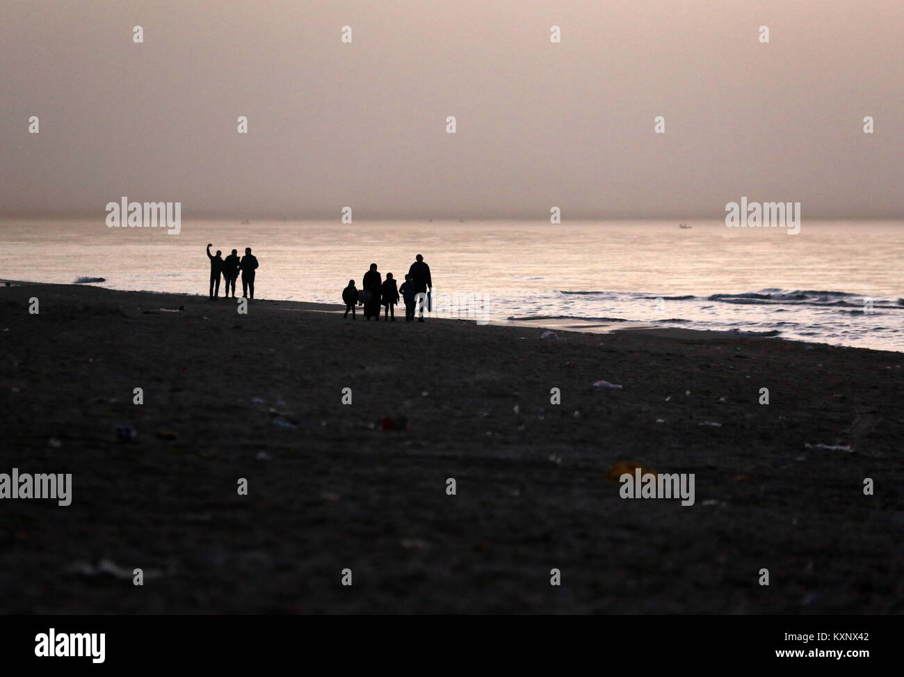 Gaza City, The Gaza Strip, Palestine. 11th Jan, 2018. Foggy sunset at ...