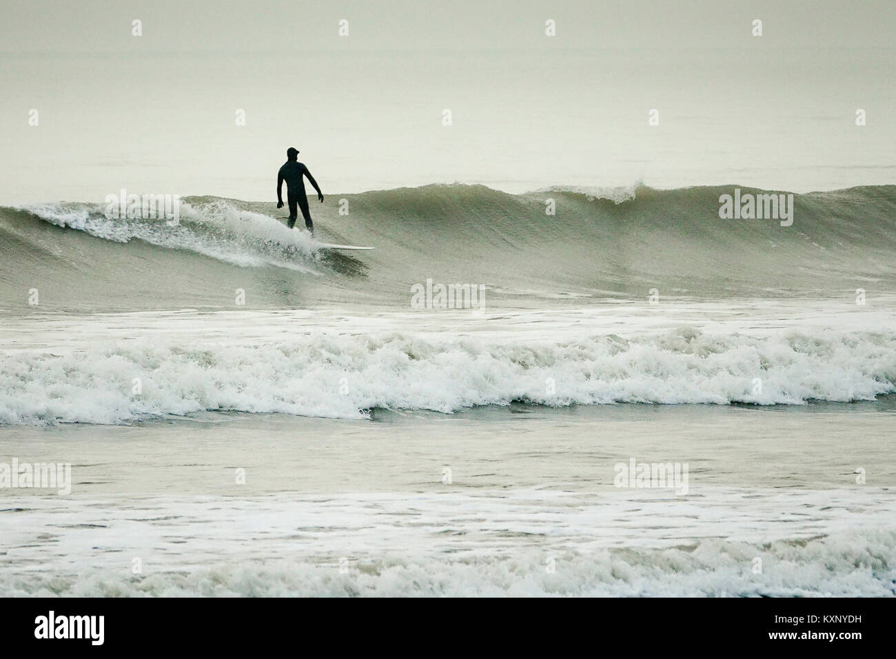 Bracklesham Bay, West Sussex. 11th January 2018. Large waves along the ...