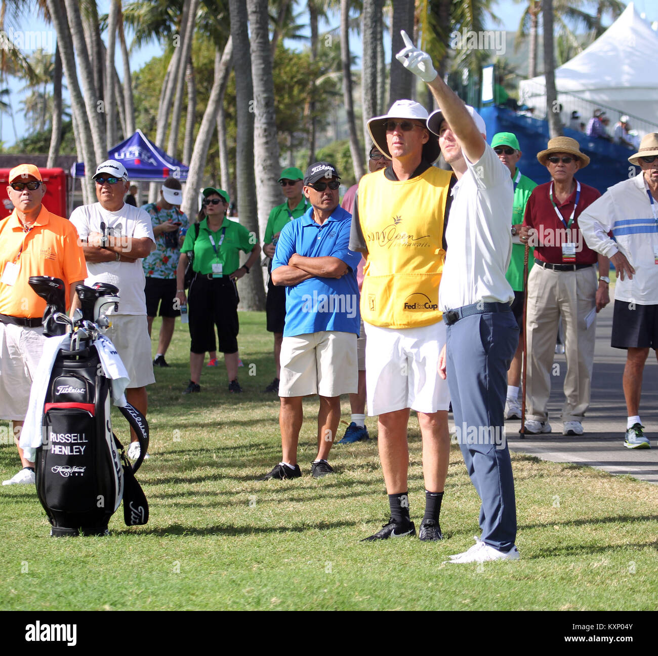 Honolulu, Hawaii, USA. January 11, 2018 - Russell Henley looks for a ...