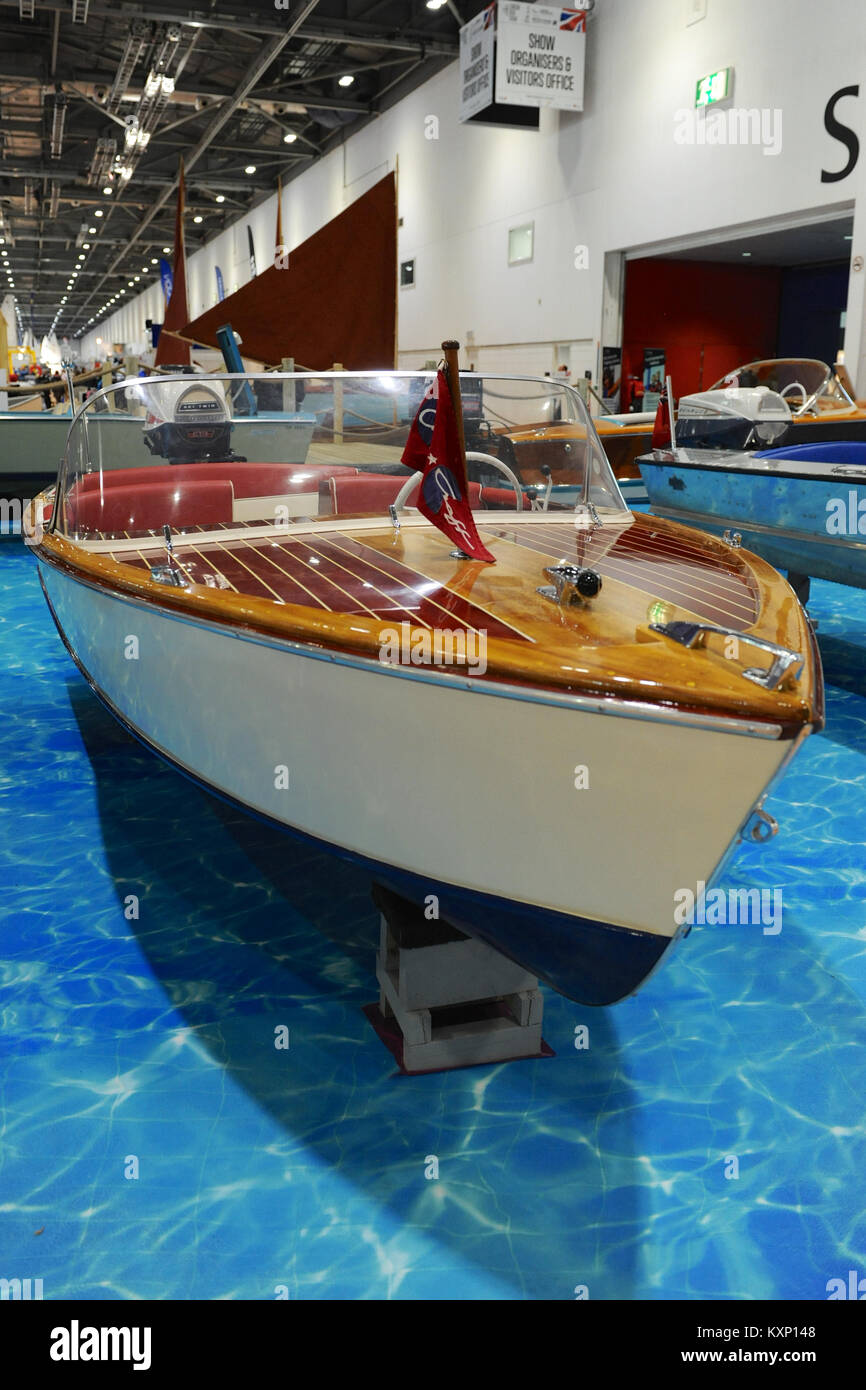 London, UK. 11th Jan, 2018. A 1958 Chris Craft 'Barracuda' vintage ...