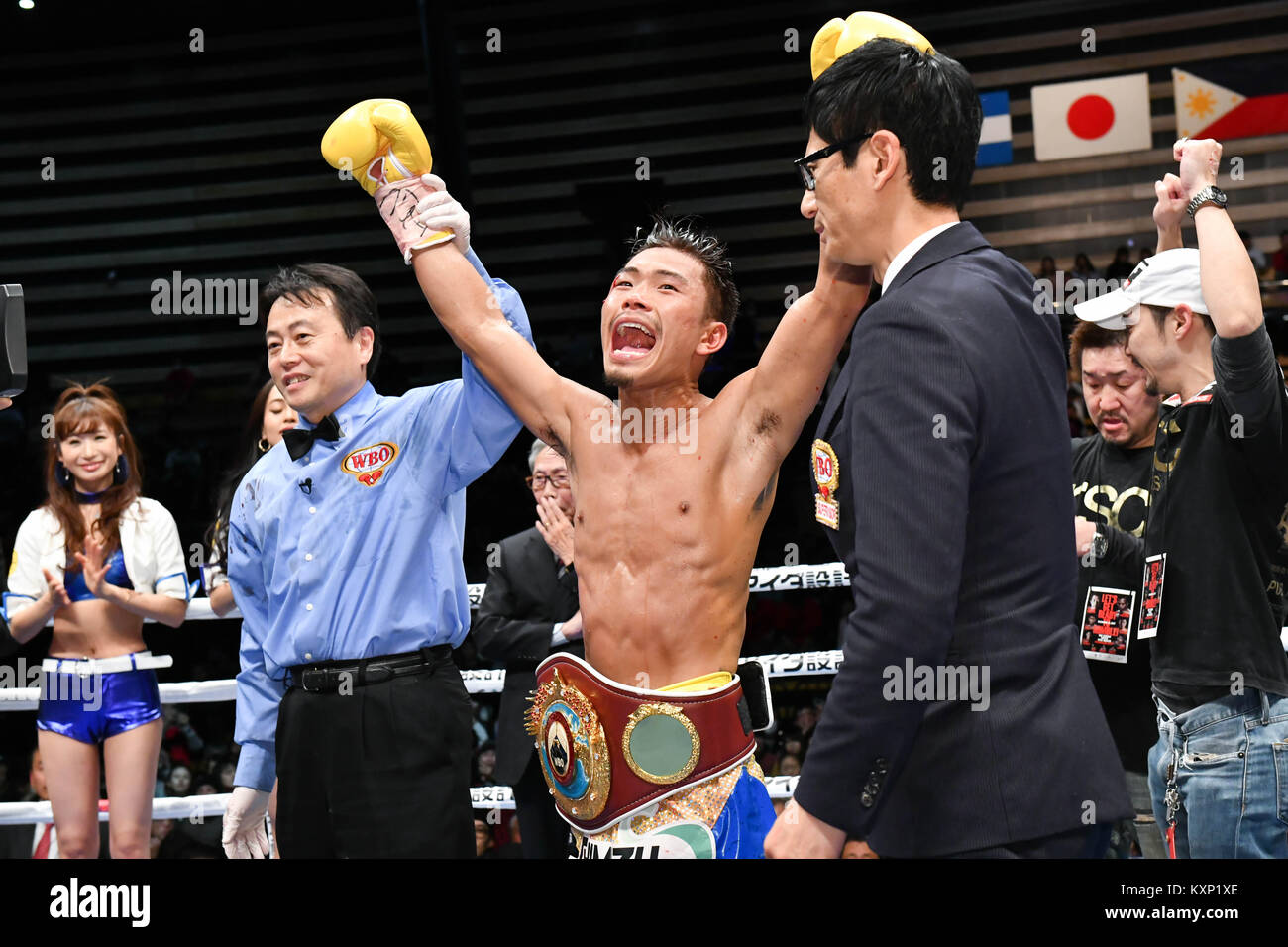 Tokyo, Japan. 31st Dec, 2017. (L-R) Katsuhiko Nakamura (Referee), Sho ...