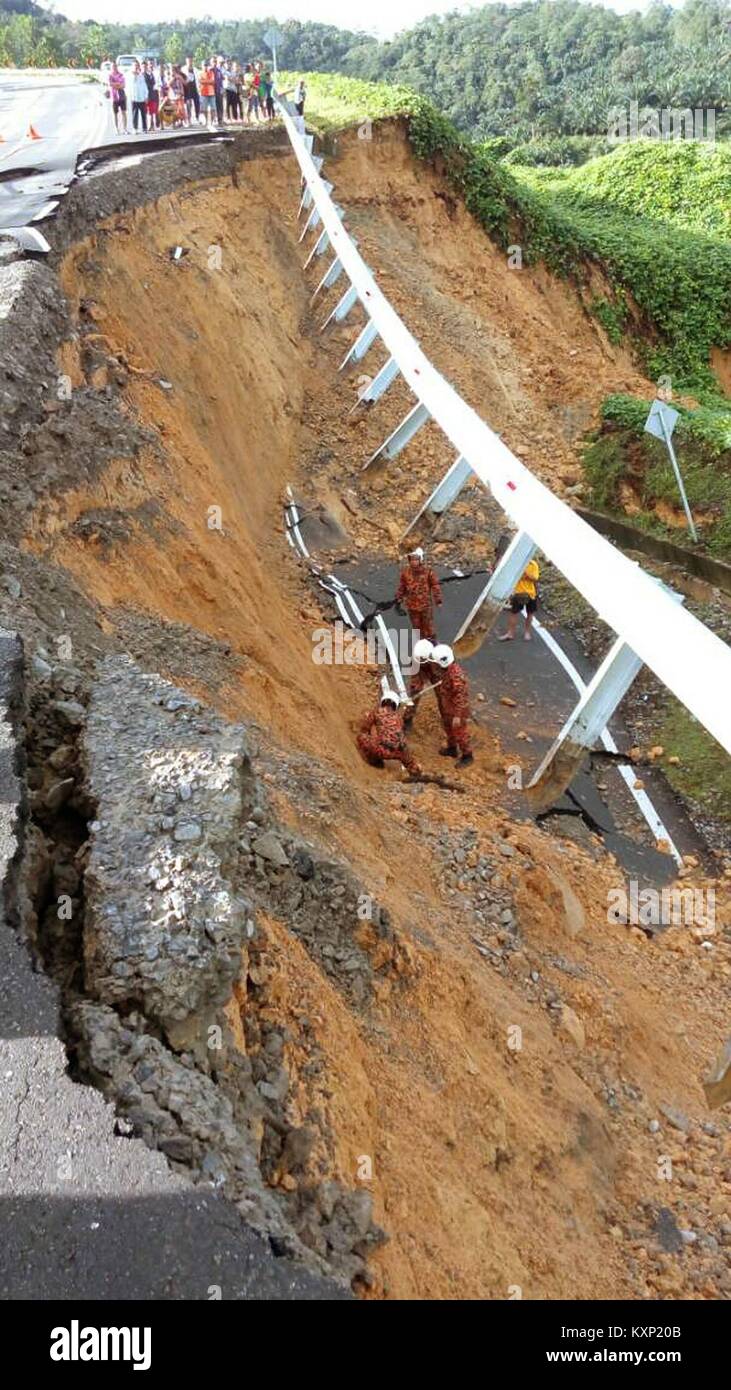 Road collapse hi-res stock photography and images - Alamy