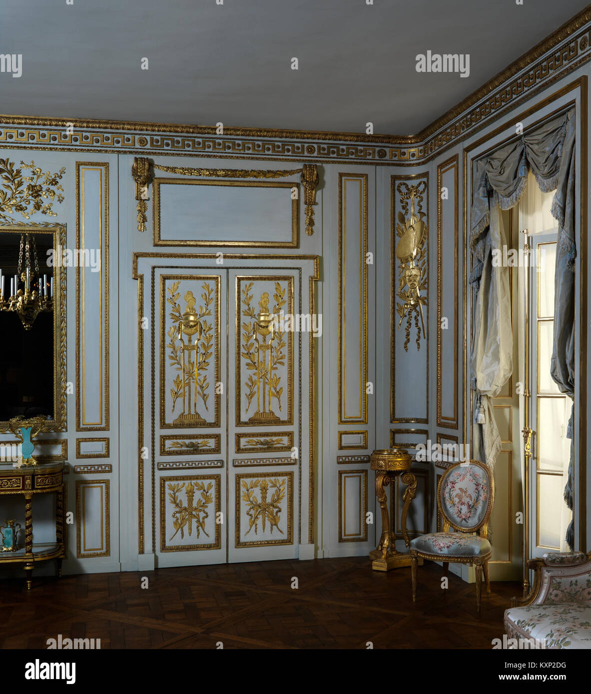 French boiserie rooms hi-res stock photography and images - Alamy