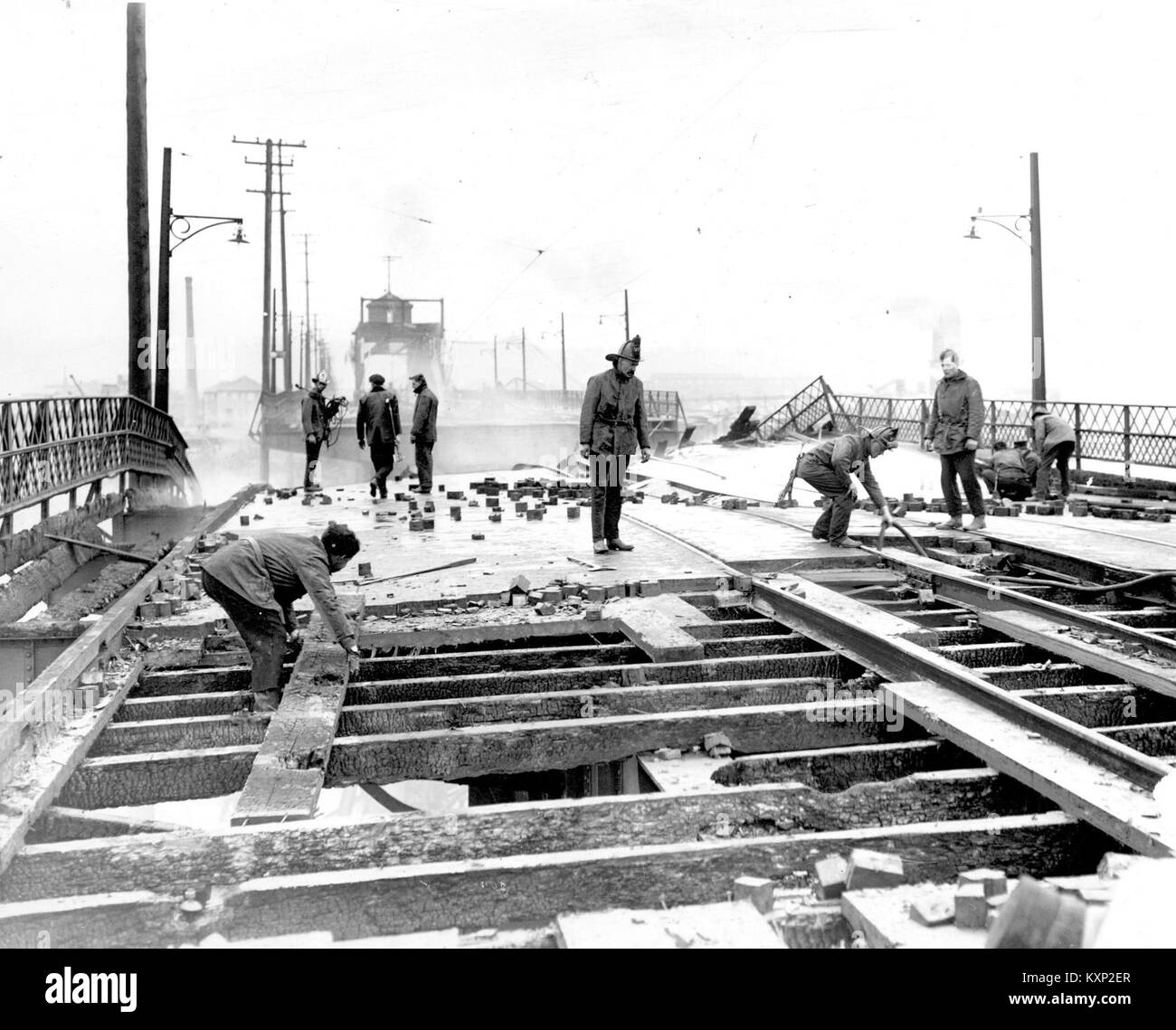 Damaging bridge hi-res stock photography and images - Alamy