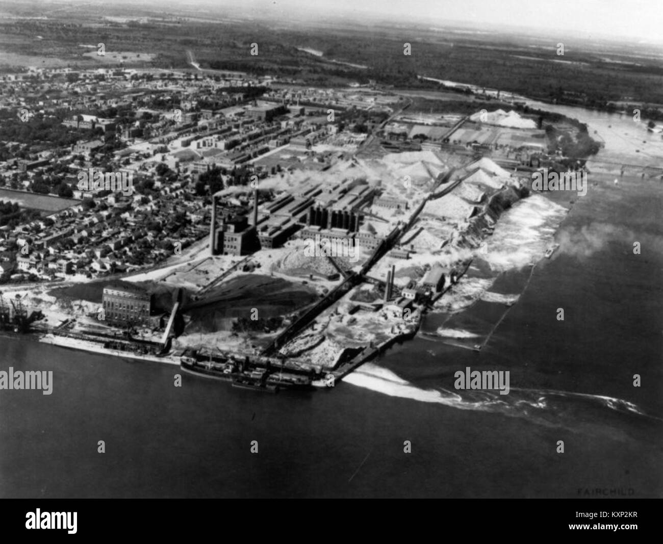 Pulp and paper canada Black and White Stock Photos & Images - Alamy