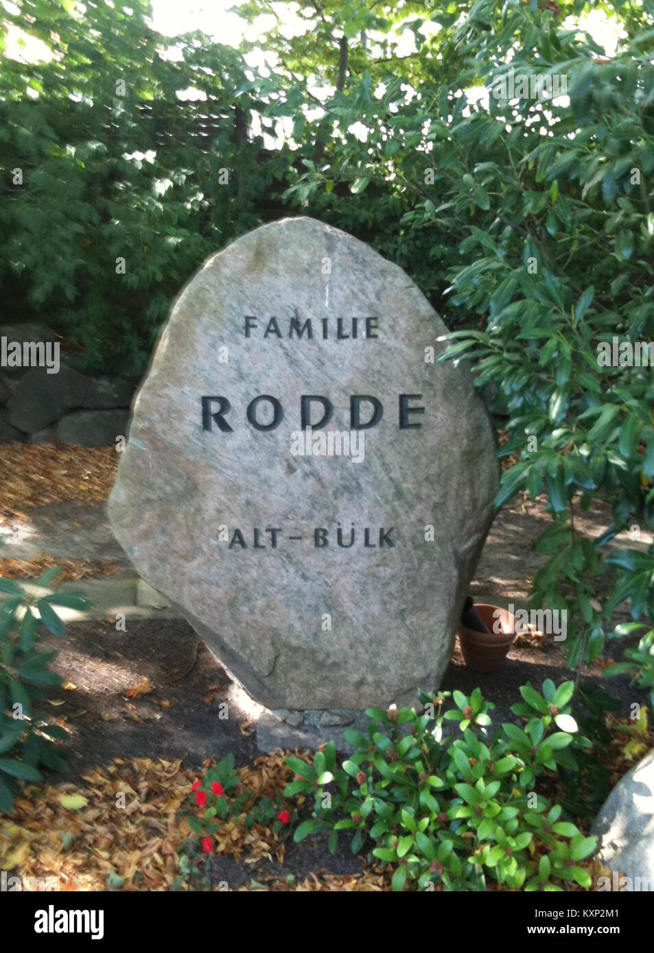 This photograph shows the family burial site of the Rodde family in Alt ...