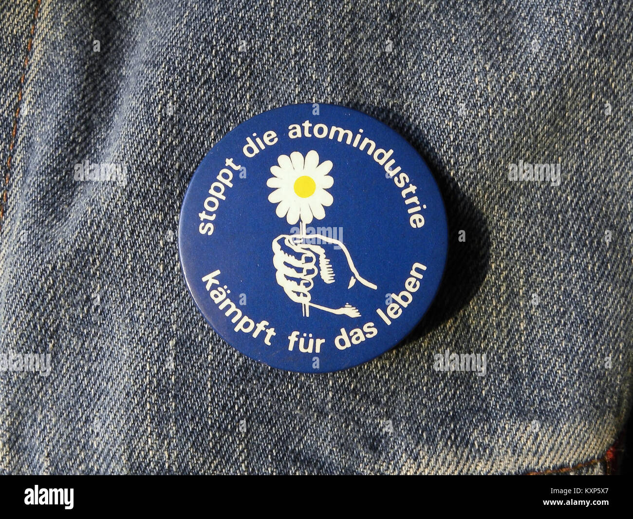 A button bearing the phrase 'Stoppt die Atomindustrie - kämpft für das ...