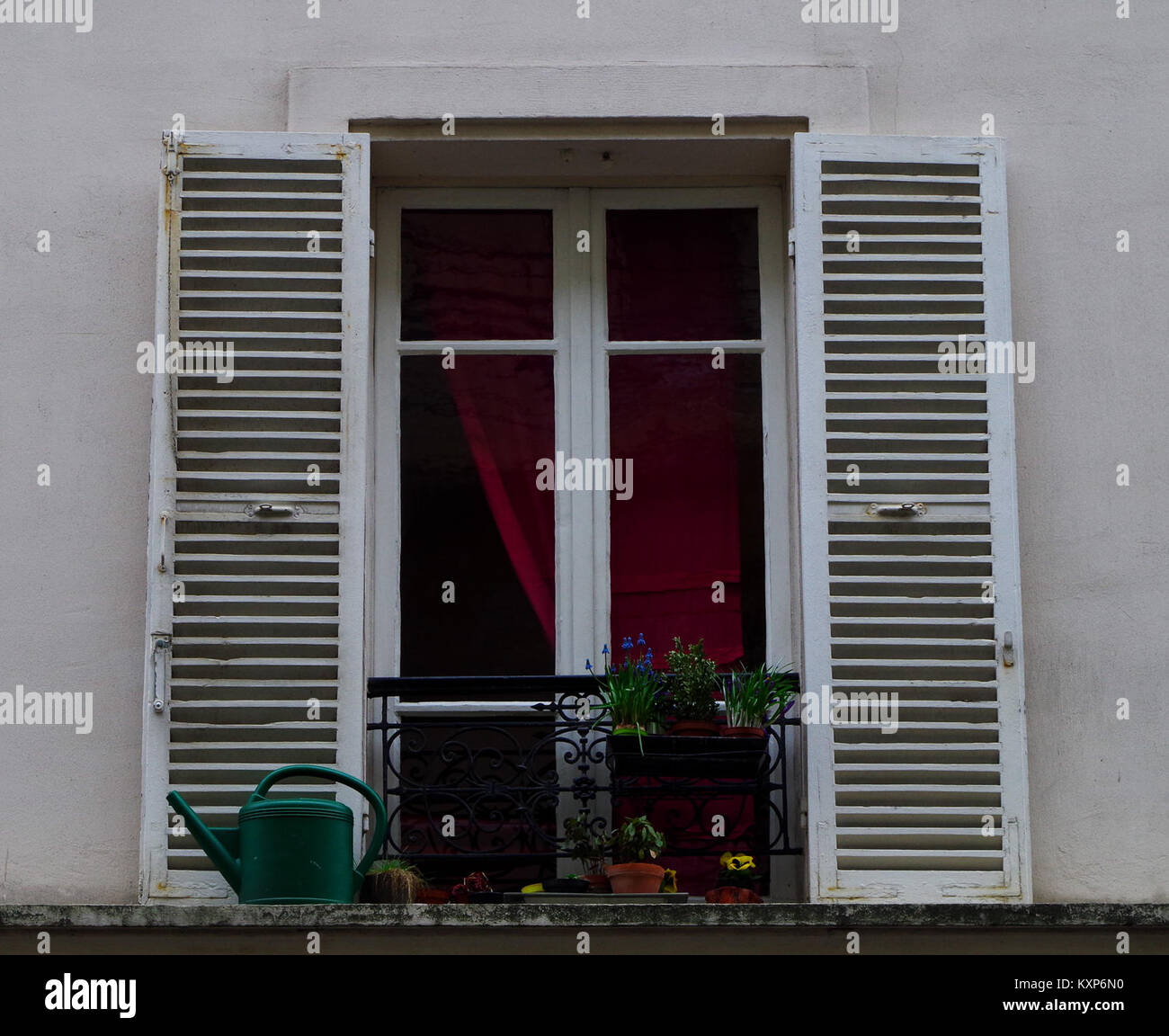 Paris urban street view hi-res stock photography and images - Alamy