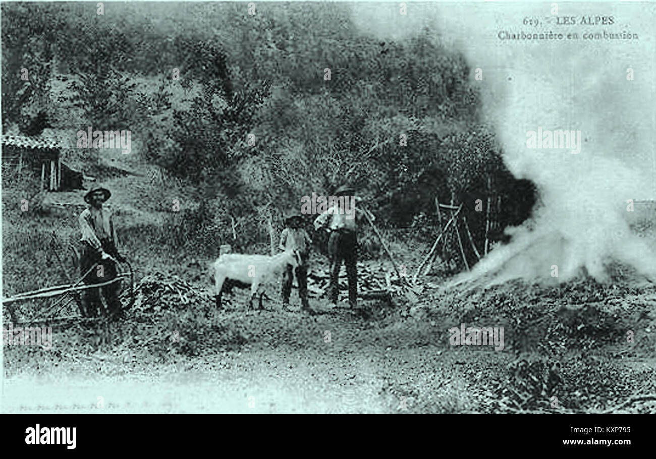 Charbonniers et leur chèvre Stock Photo - Alamy