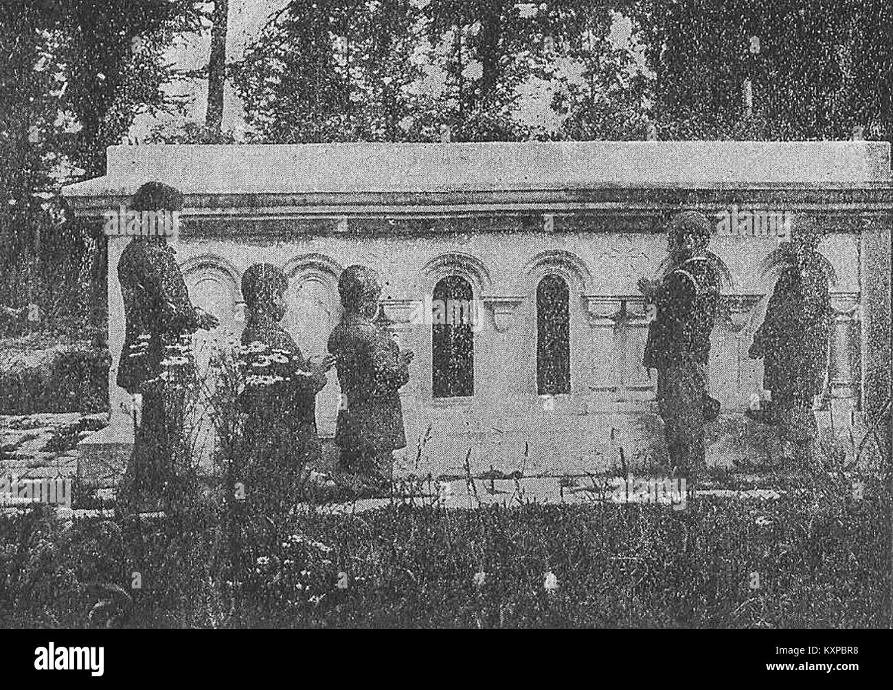 Children by tomb of Bronisław Markiewicz Stock Photo - Alamy