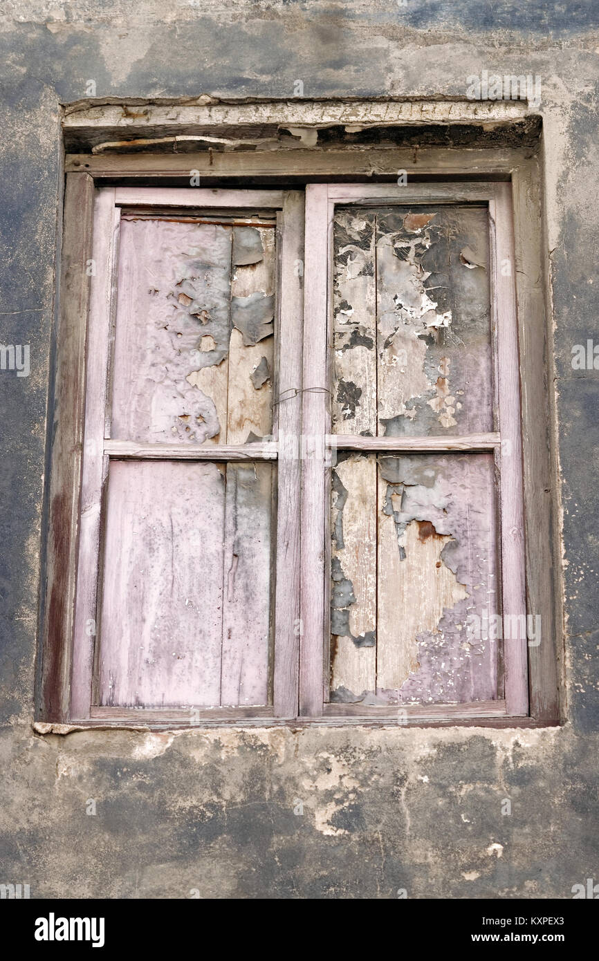 Abandoned building facade, window detail Stock Photo - Alamy