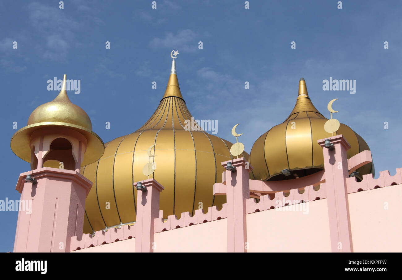 State mosque of sarawak hi-res stock photography and images - Alamy