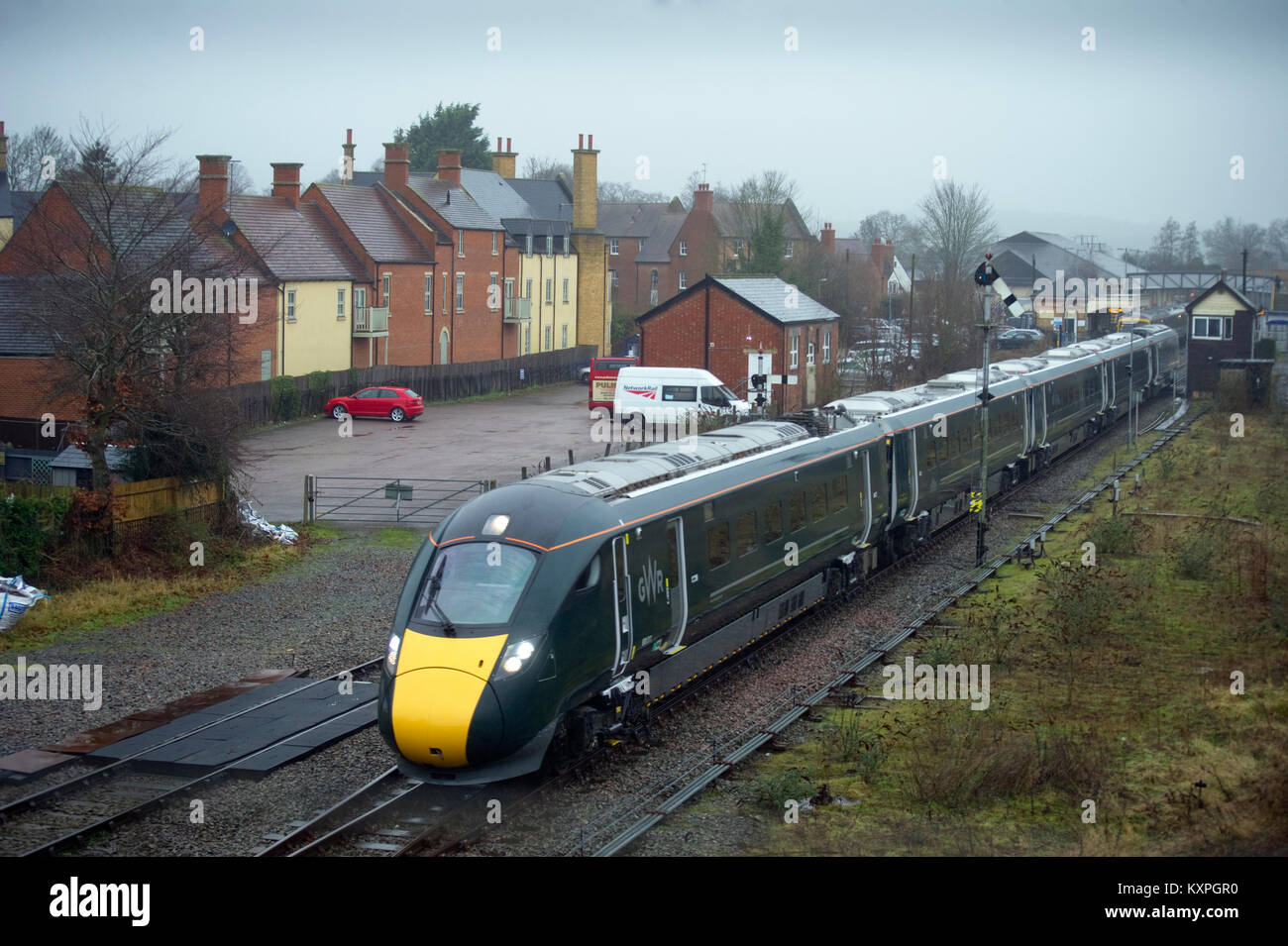 IET Class 800 011 leaves Moreton in Marsh with a GWR service from Great ...