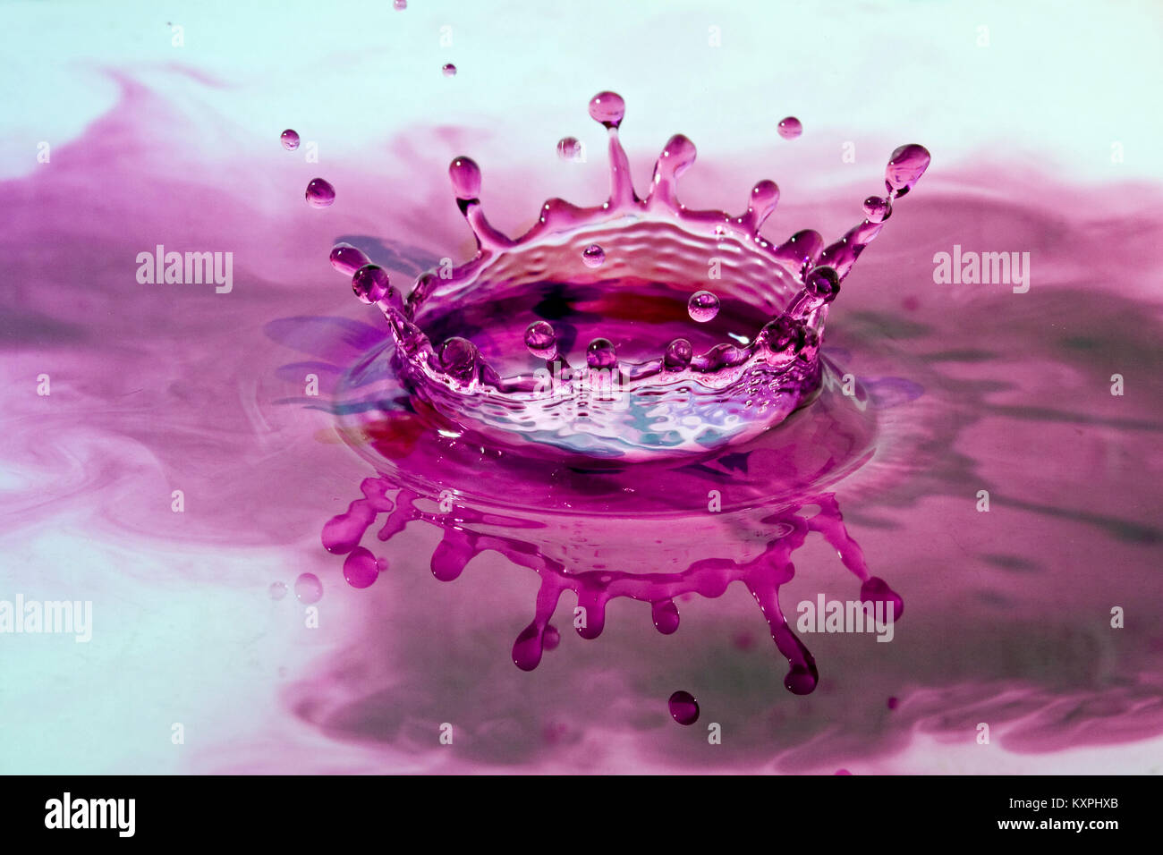 Water splat hi-res stock photography and images - Alamy