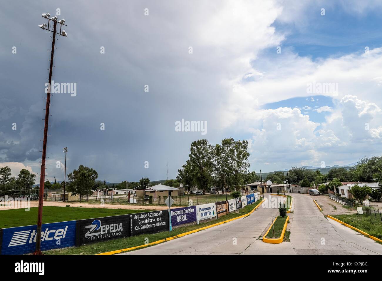 Entrada al pueblo de Cumpas Sonora. En el lugar se encuentra una ...