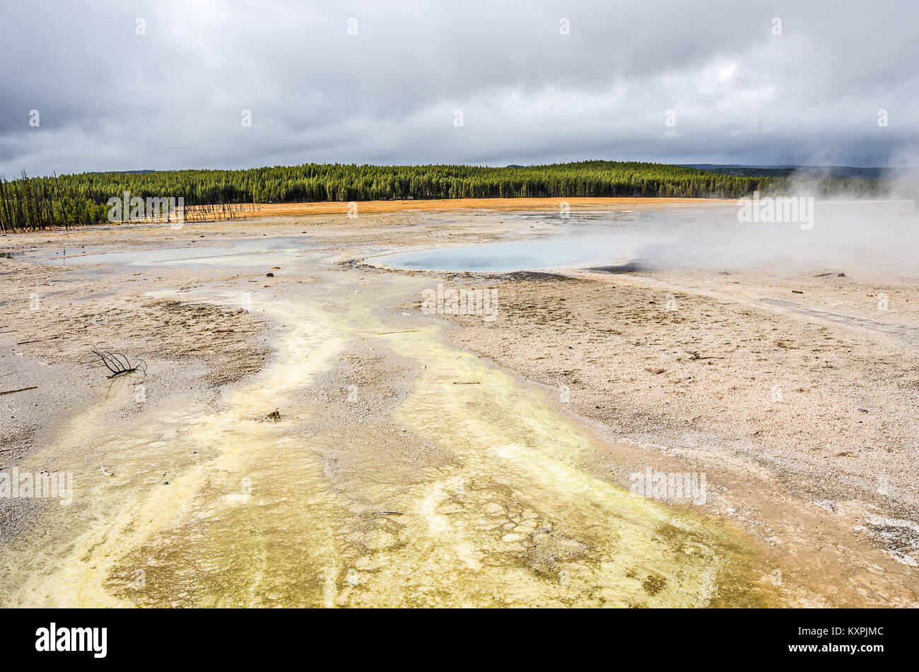 Celestine Pool or Spring in the Fountain Paint Pots area in Yellowstone ...