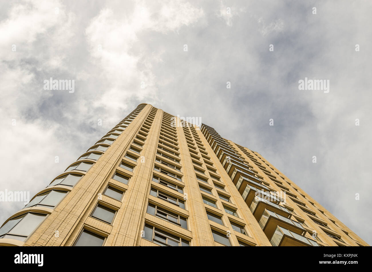 Tall modern building hi-res stock photography and images - Alamy