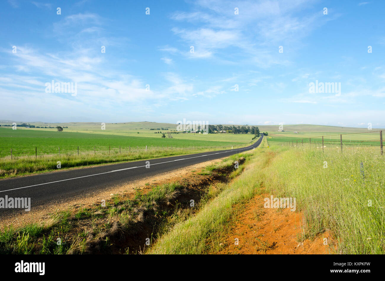 Straight road through countryside hi-res stock photography and images ...