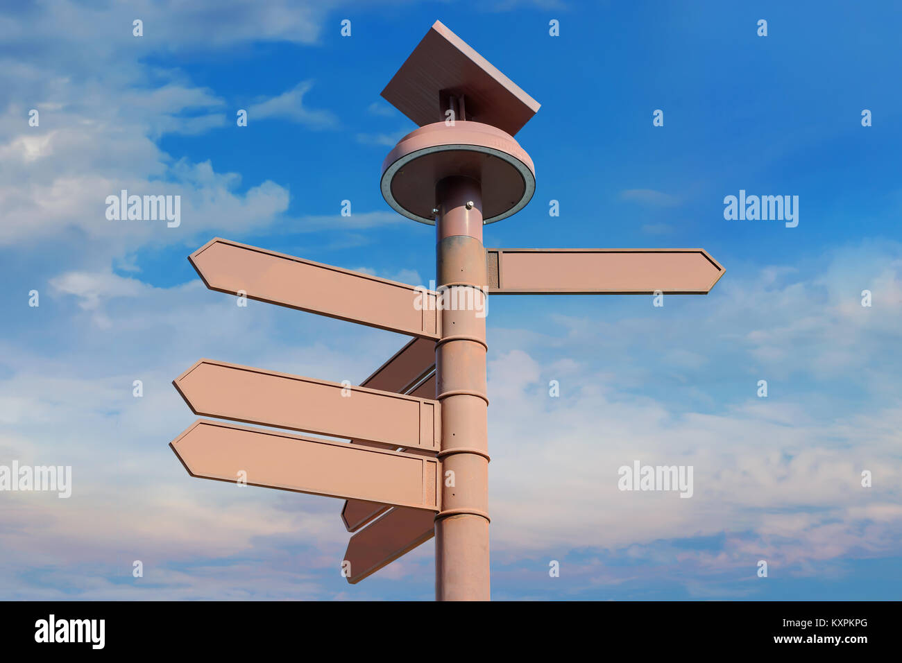 blank signs pointing in opposite directions Stock Photo - Alamy
