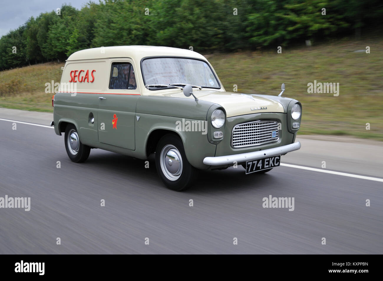 Old ford thames truck hi-res stock photography and images - Alamy