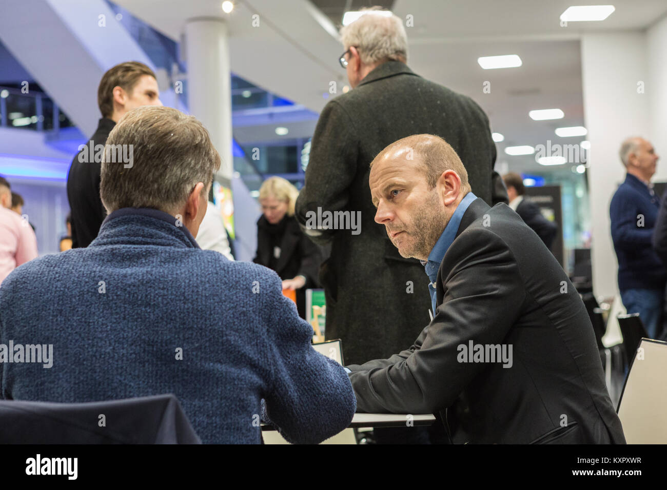 Networking meeting hi-res stock photography and images - Alamy