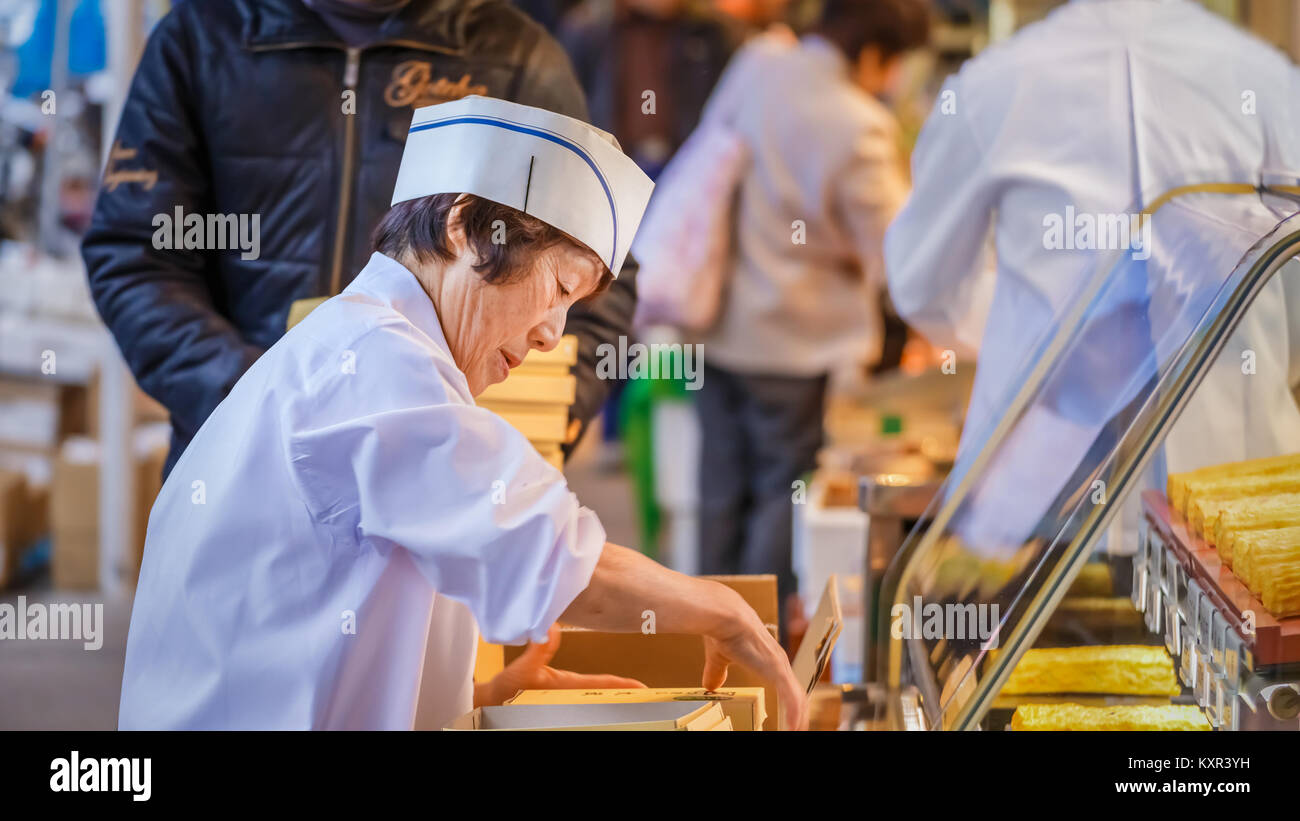 Japanese shop keeper hi-res stock photography and images - Alamy