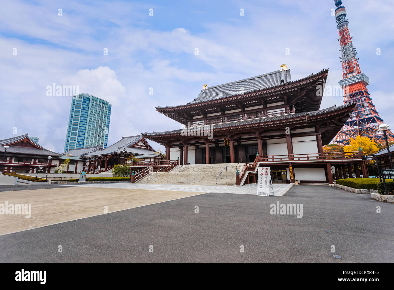 Zojoji Temple in Tokyo TOKYO, JAPAN - NOVEMBER 25: Zojoji in Tokyo ...