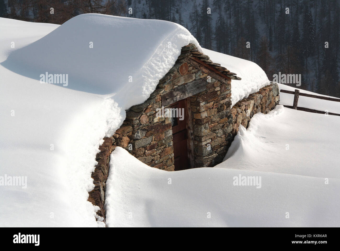 Old hut in snow hi-res stock photography and images - Alamy
