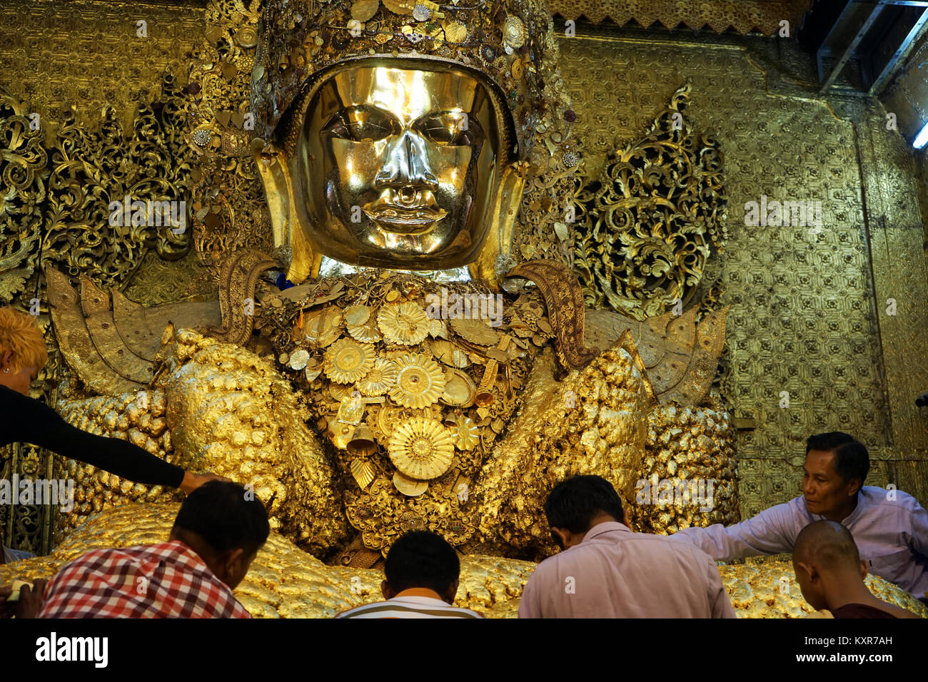 Golden maha muni buddha hi-res stock photography and images - Alamy