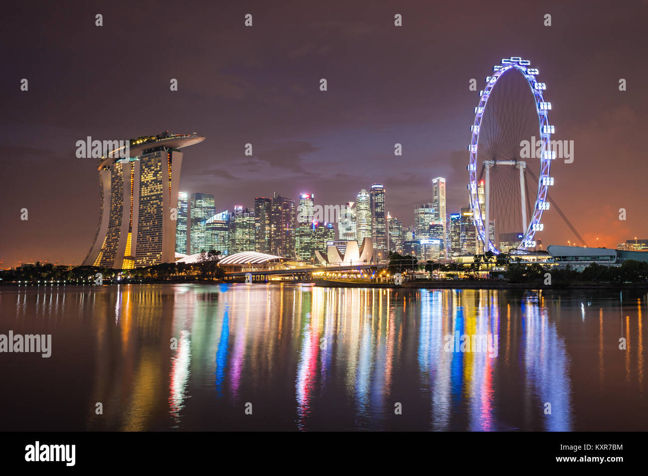 Twilight singapore downtown bay flyer hi-res stock photography and ...