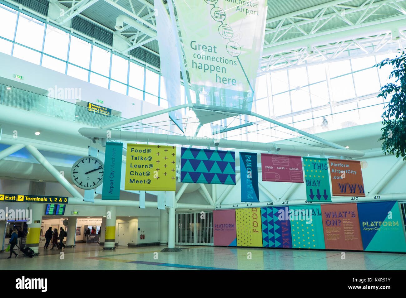 Manchester airport train station hi-res stock photography and images ...