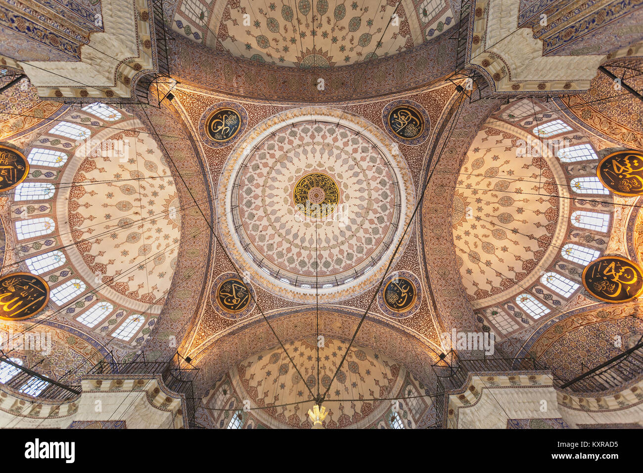 ISTANBUL, TURKEY - SEPTEMBER 06, 2014: The New Mosque (Yeni Cami ...