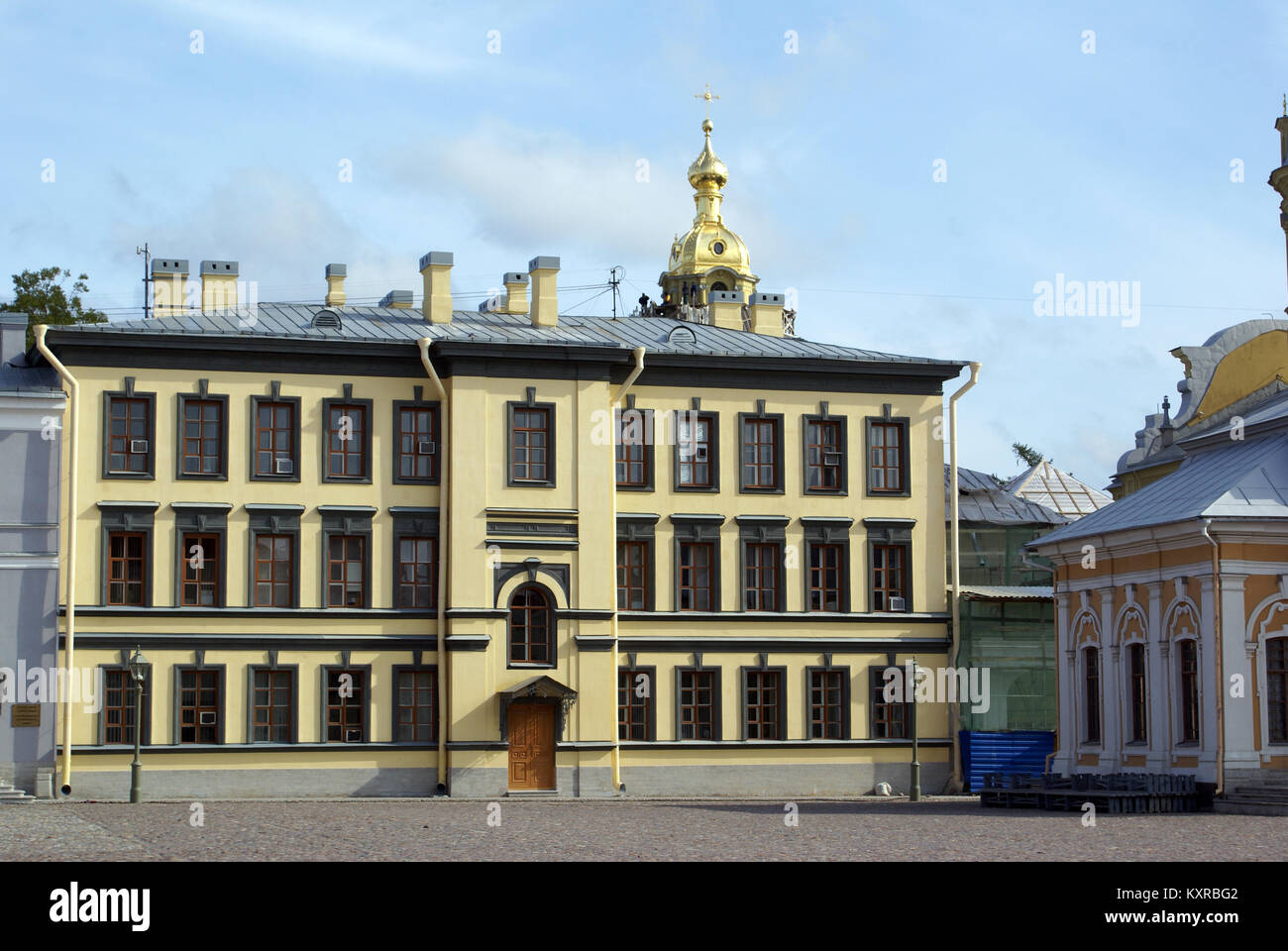 Facade of yellow house in Petropavlovskaya krepost, St-Petersburg ...
