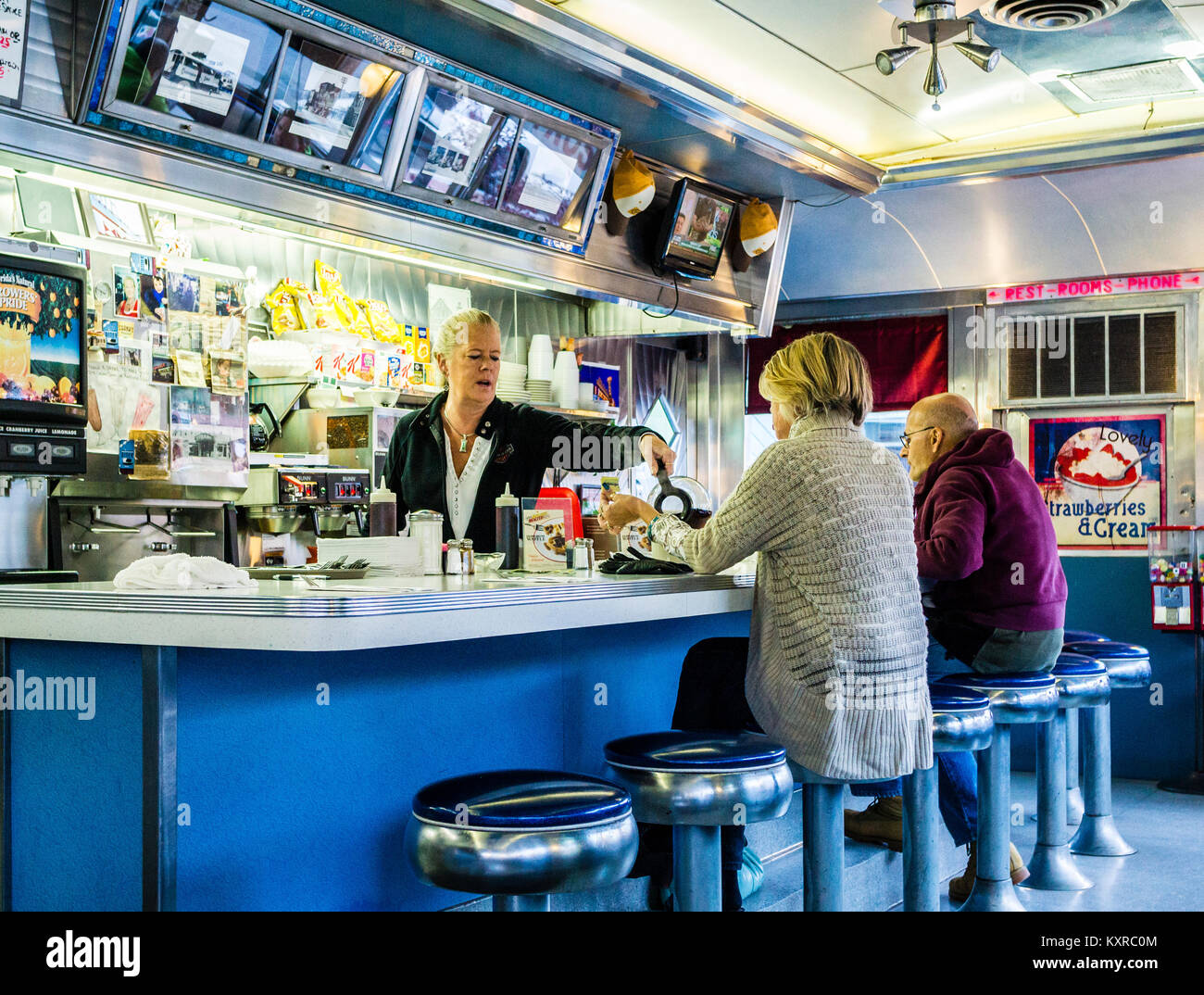 Diner interior counter booths hi-res stock photography and images - Alamy