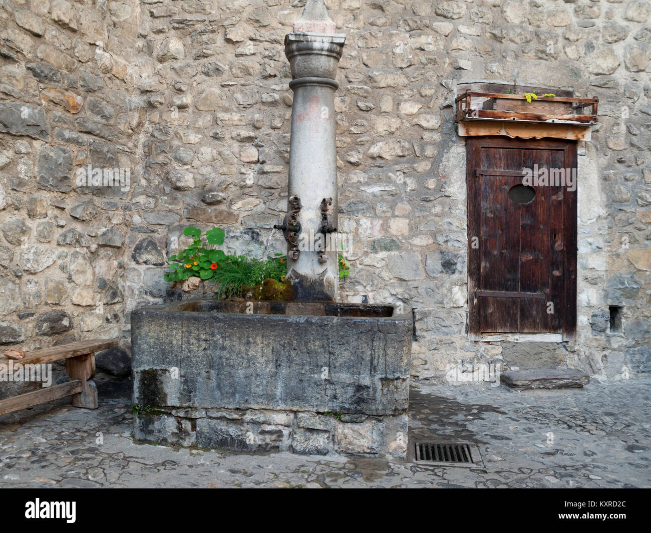Medieval castle interior hi-res stock photography and images - Alamy