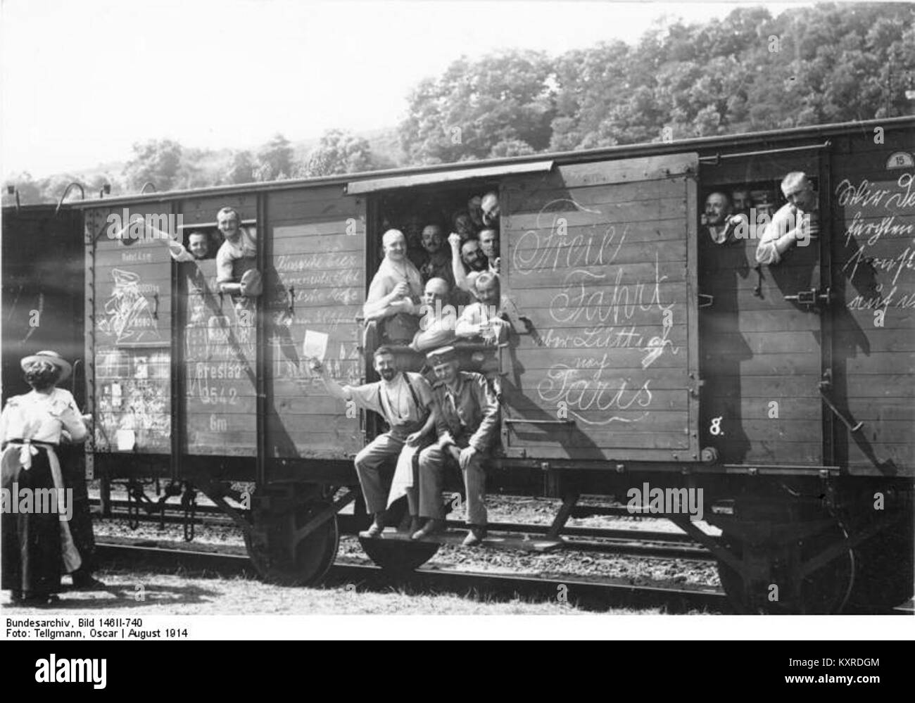 A historical photograph from the German Federal Archives showing troop ...