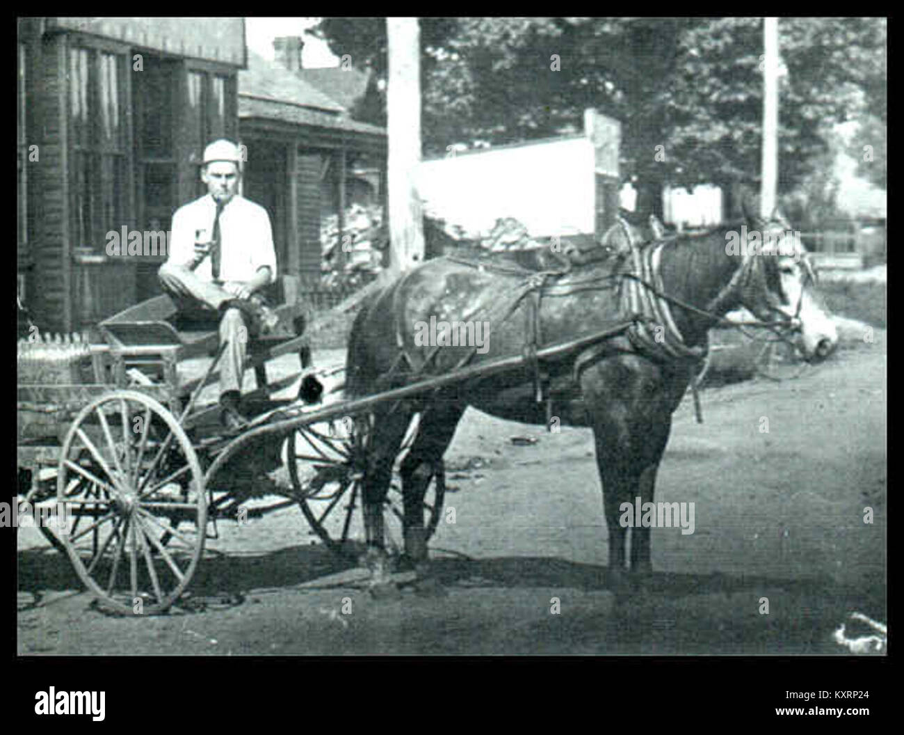 Coca-Cola horse drawn delivery wagon, 1909 Stock Photo - Alamy