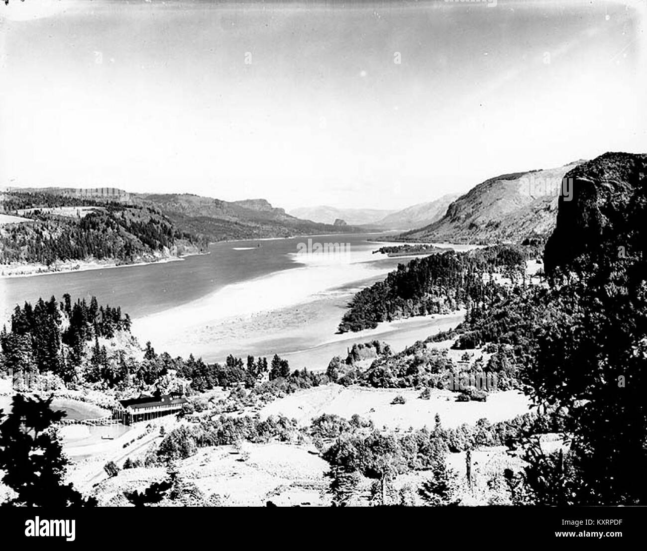 Columbia river view in Black and White Stock Photos & Images - Alamy