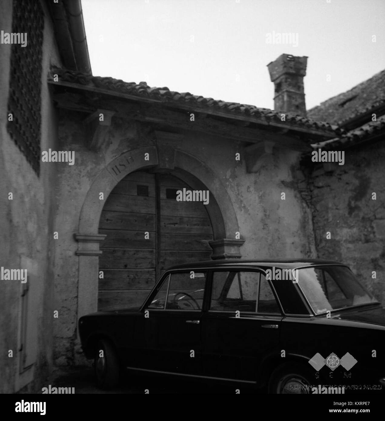 A photograph of Col 13, labeled 'porton' (entrance), from the 18th-19th ...