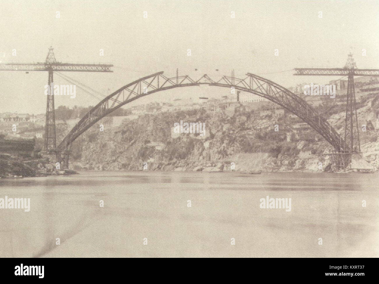 Construção da Ponte D Maria Pia Stock Photo - Alamy