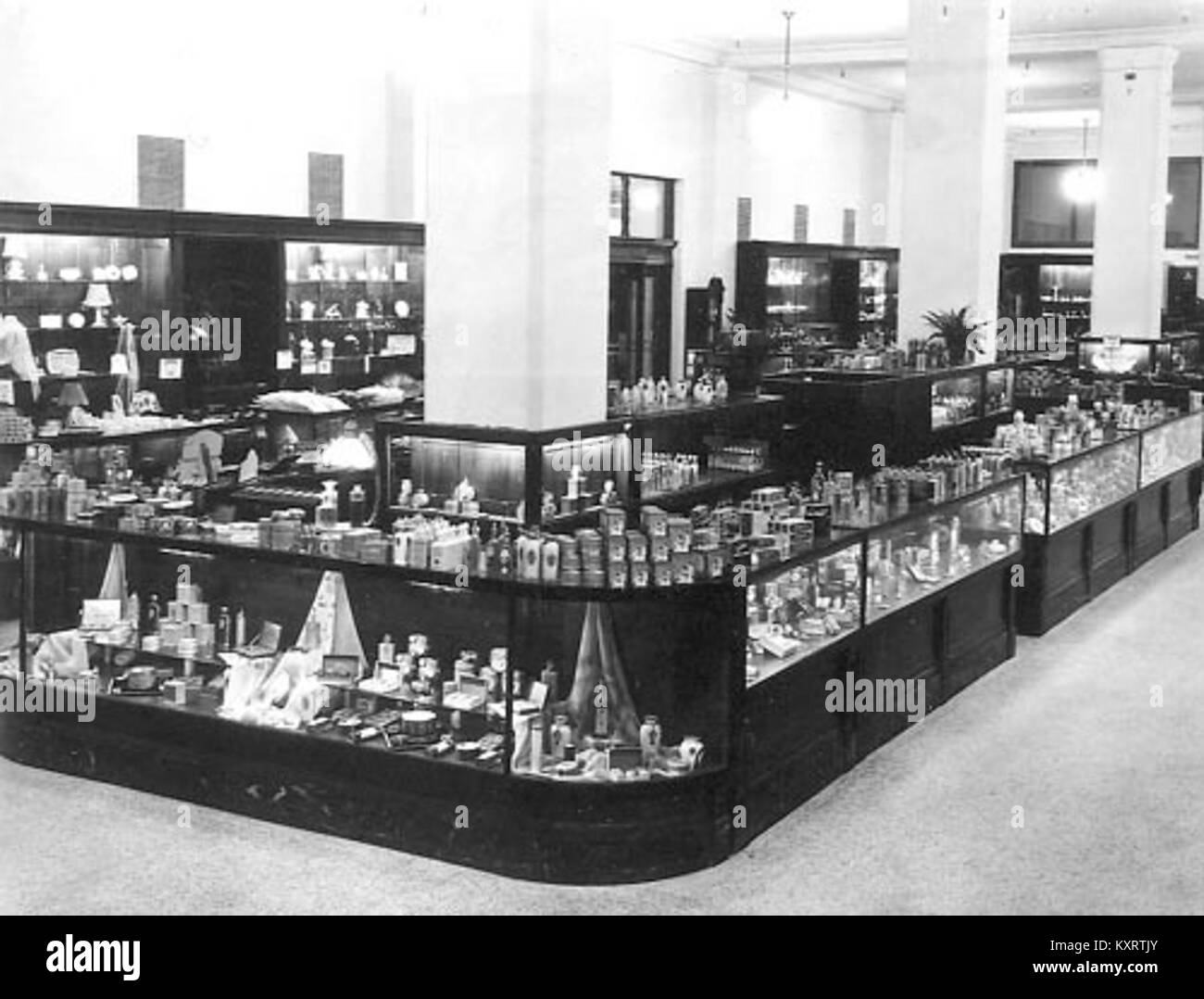 1950s department store america hi-res stock photography and images - Alamy